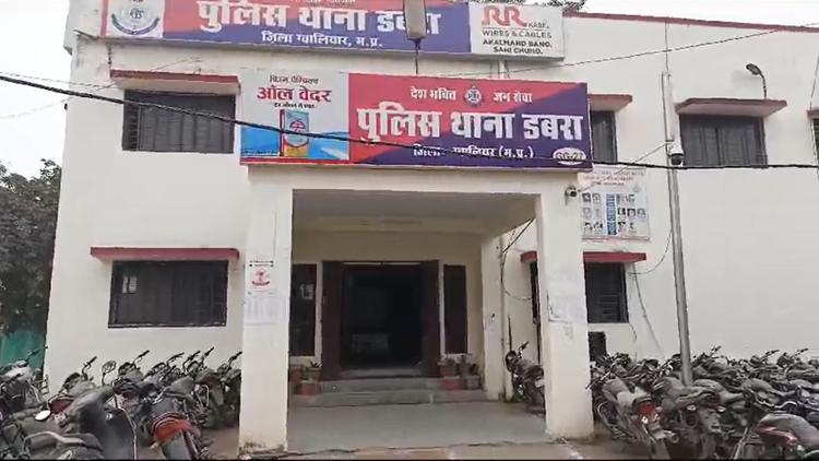 किराने की दुकान का ताला तोड़कर चोरी करने वाले गिरोह का पुलिस ने किया ...